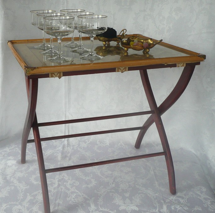 Joanna: Find: Luggage rack impromptu table