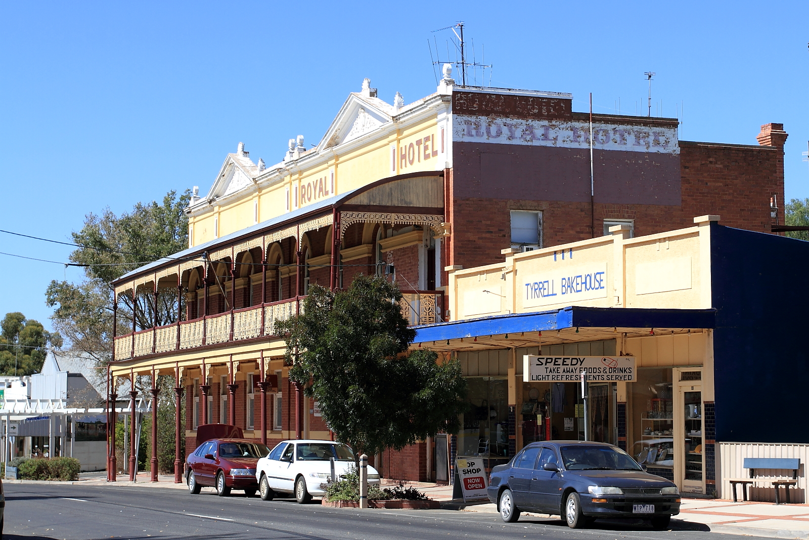 Dam Riders: Royal Hotel - Sea Lake - VIC - SA Road Trip March/April 2012