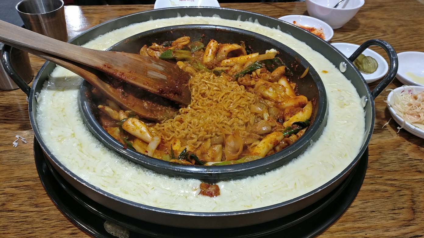 Yoogane Chicken Galbi @ Hongdae, Seoul - Big Explorer