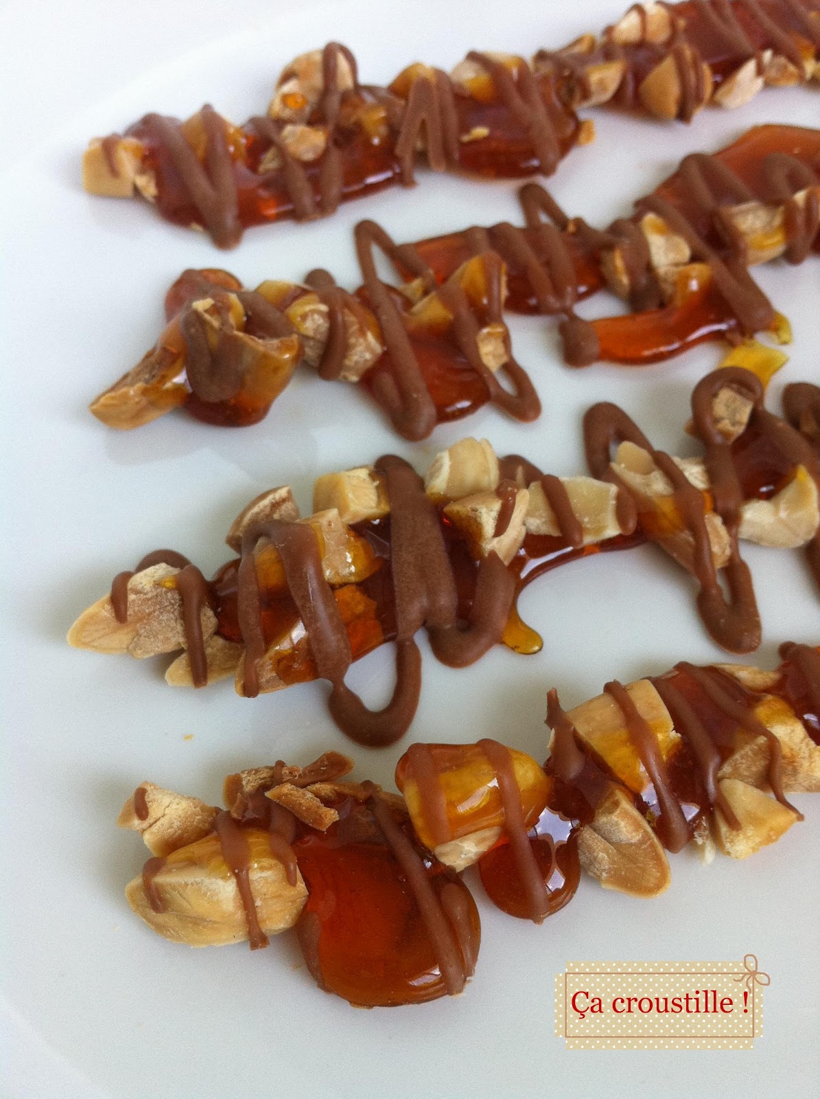 Ça croustille !: GOURMANDISES AUX AMANDES GRILLÉES , CARAMEL ET CHOCOLAT