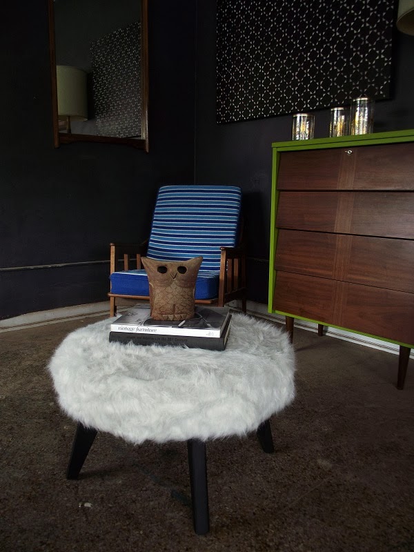 Vintage Ground: Large, Round Mid Century / Retro Ottoman