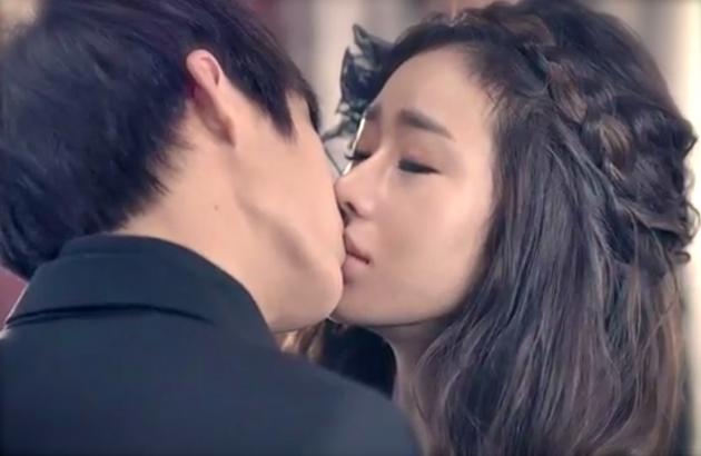 Hallyu Daebak !: Kpop Kiss Scene