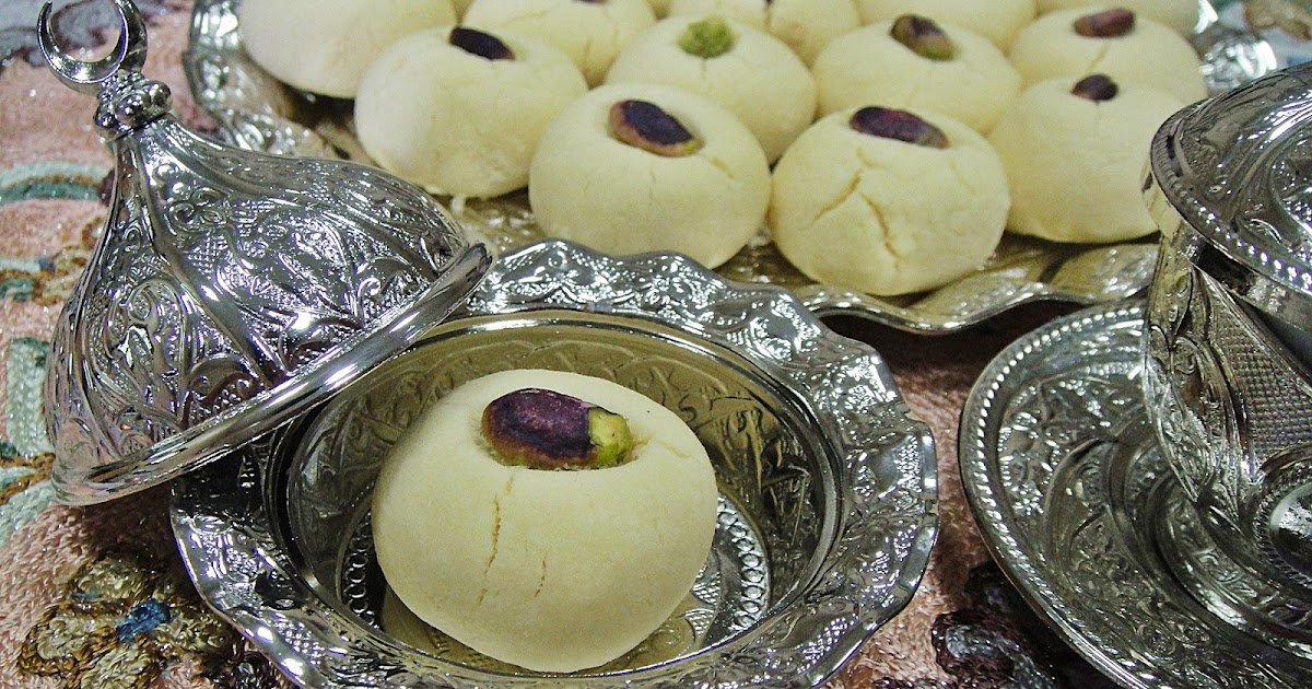 Maryam's Culinary Wonders: 910. Ghoraiba Cookies