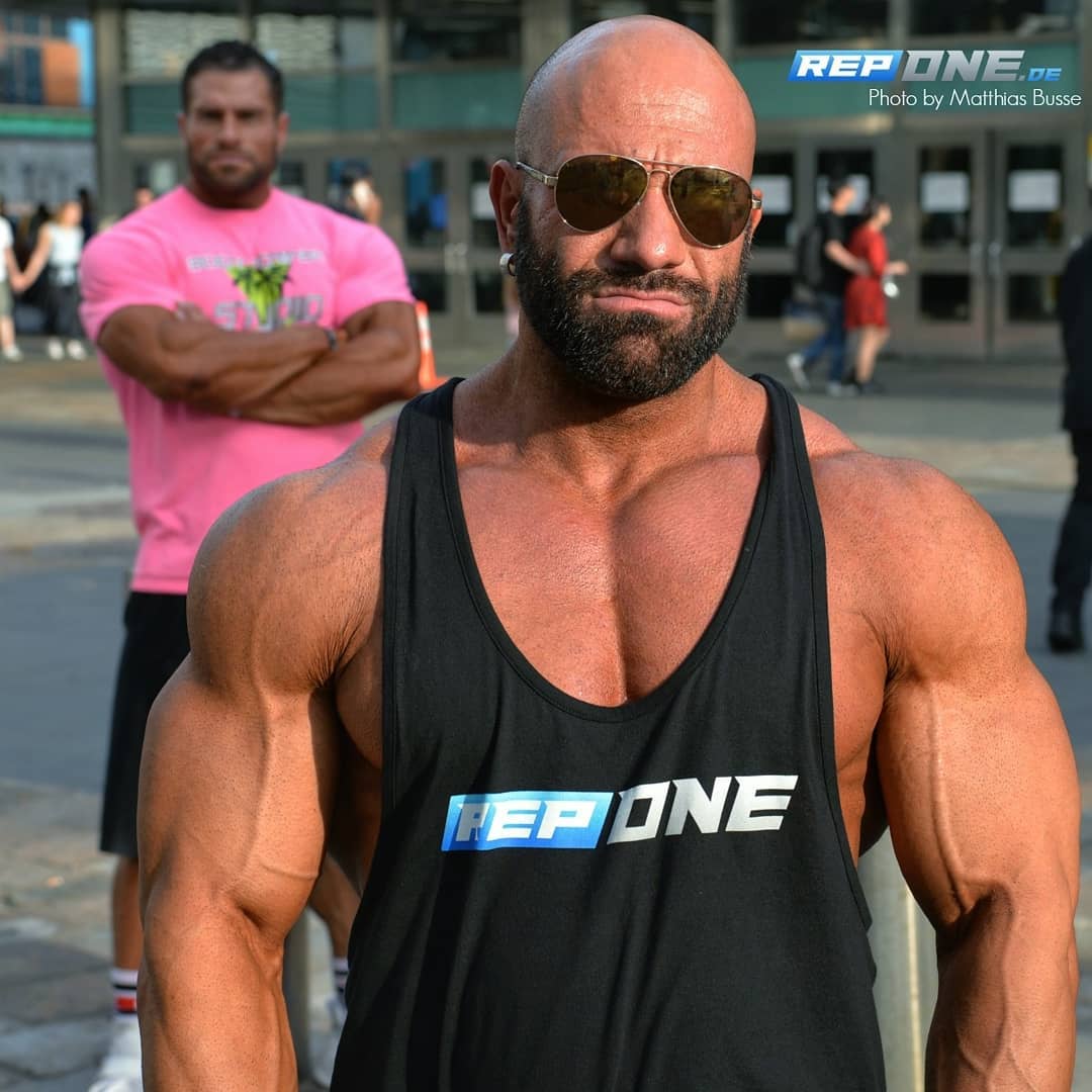 Muscle Lover: German IFBB Pro bodybuilder Steve Benthin