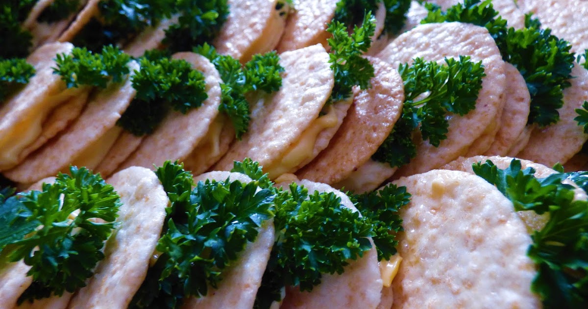 Brown Rice Cracker Finger Food Idea | Queentulip