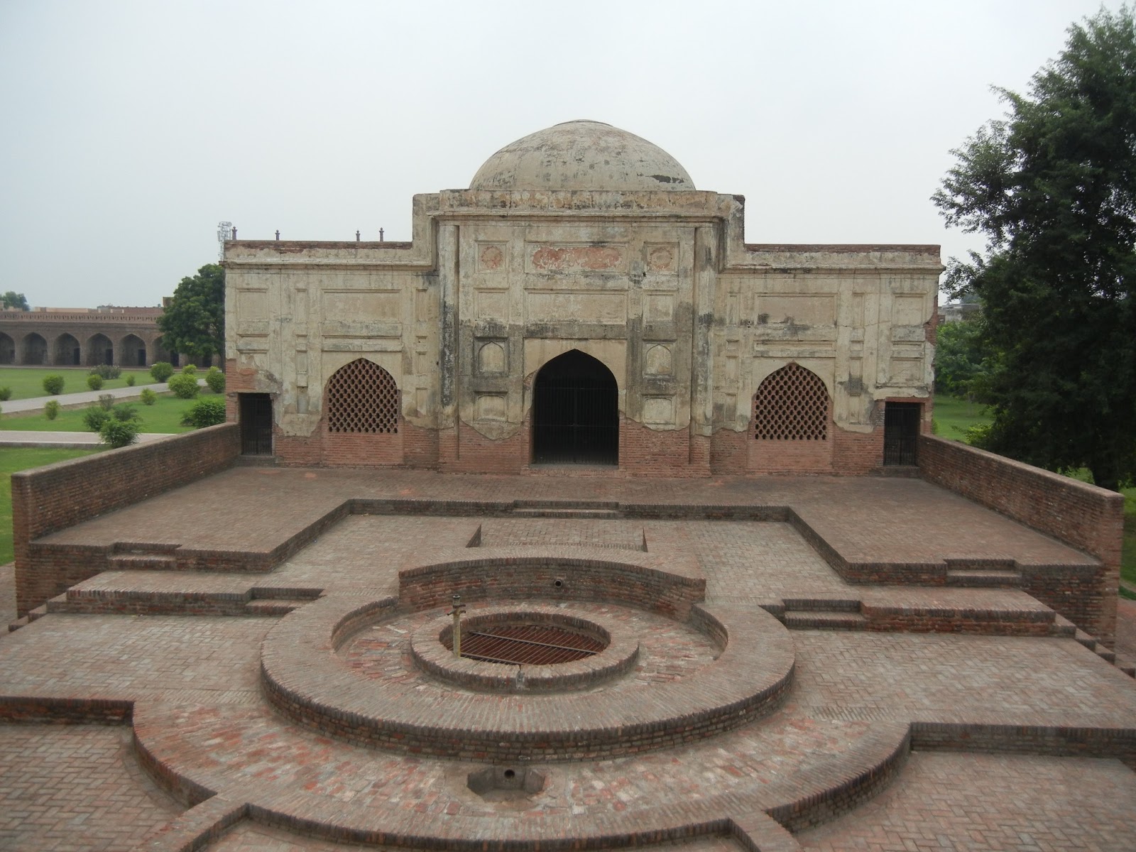 Will you come into my parlour?: The Sarai of Nur Mahal