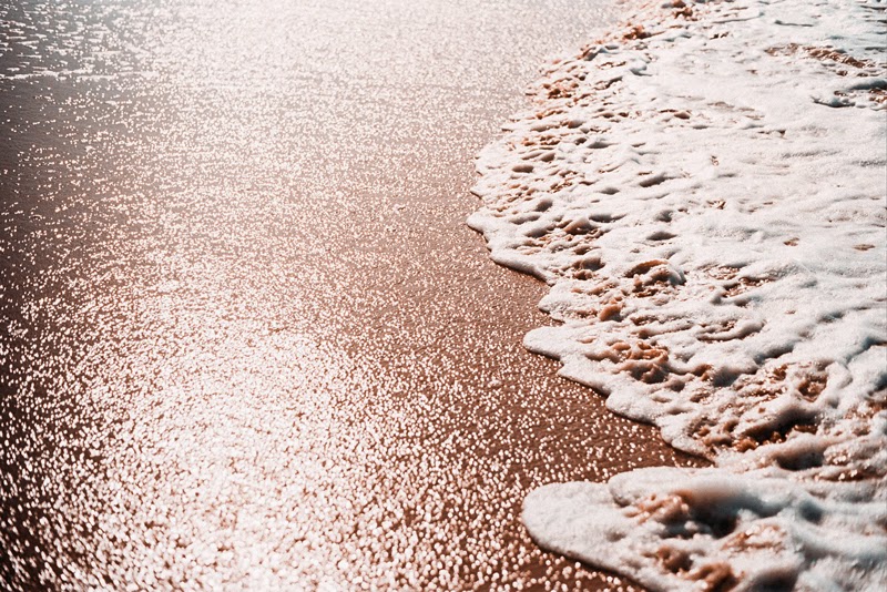 Victoria Craven: Aquarius Full Moon : Beach Dream Board