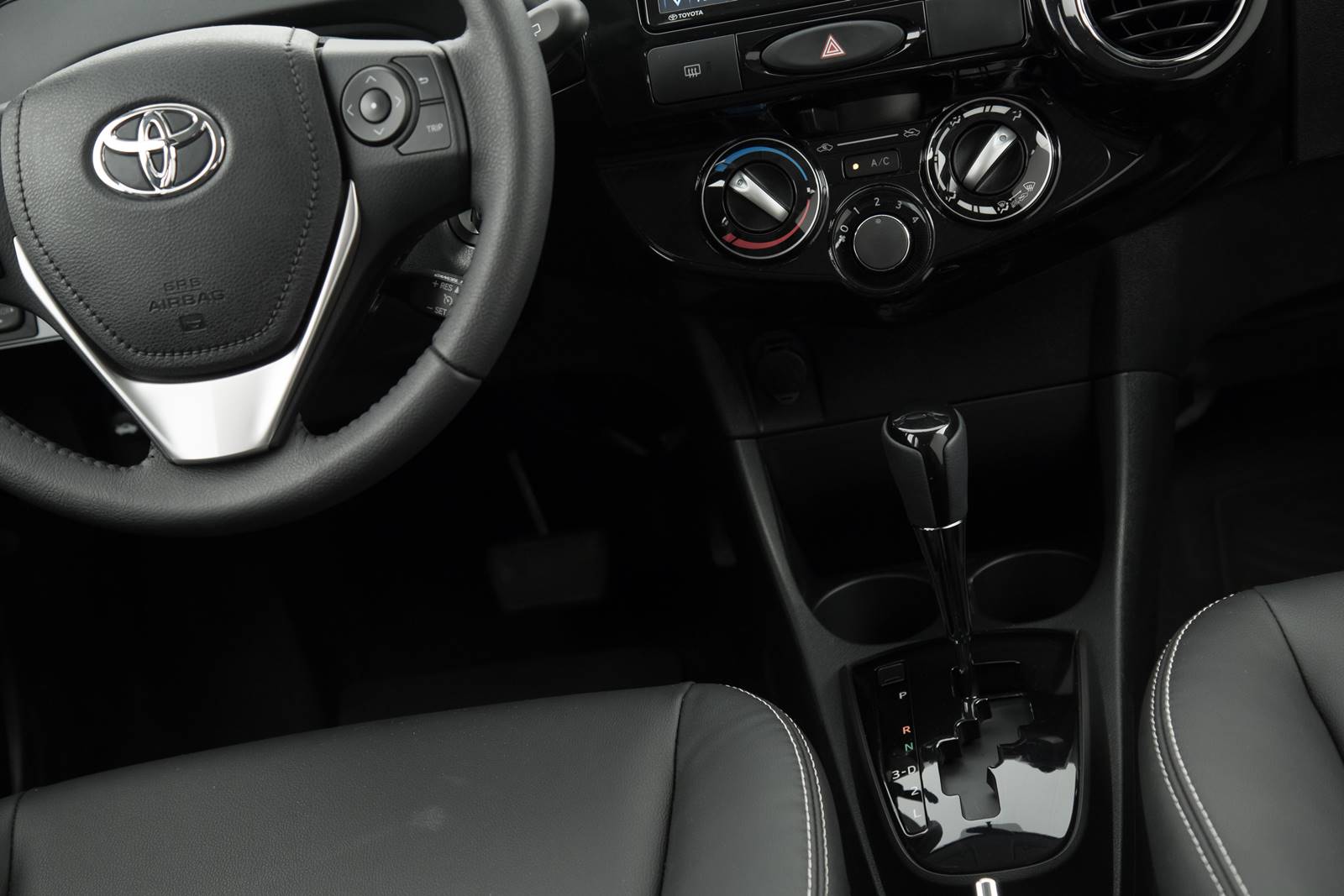 JORNAL R 7ª: HB20 Turbo x Etios Automático: qual o melhor até R$50 mil?