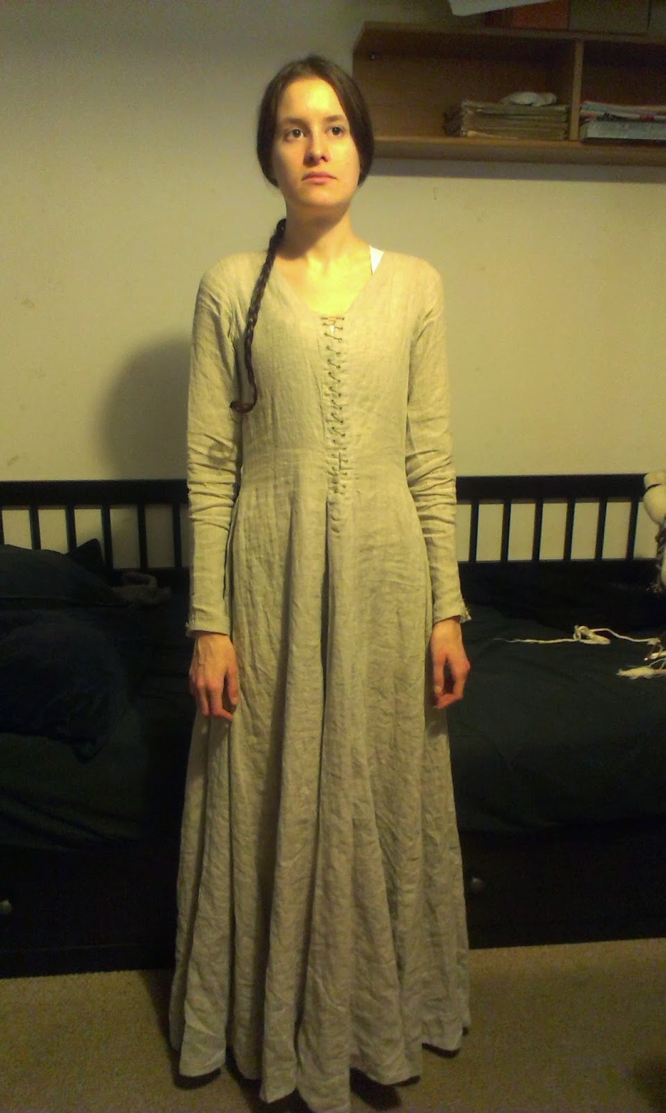 hand-sewing gorgonopsid: Simple linen kirtle