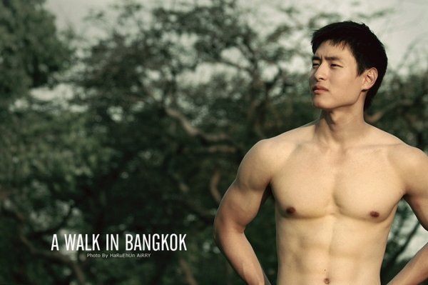 Le Yuha: A Walking in Bangkok - Stephen Sohn