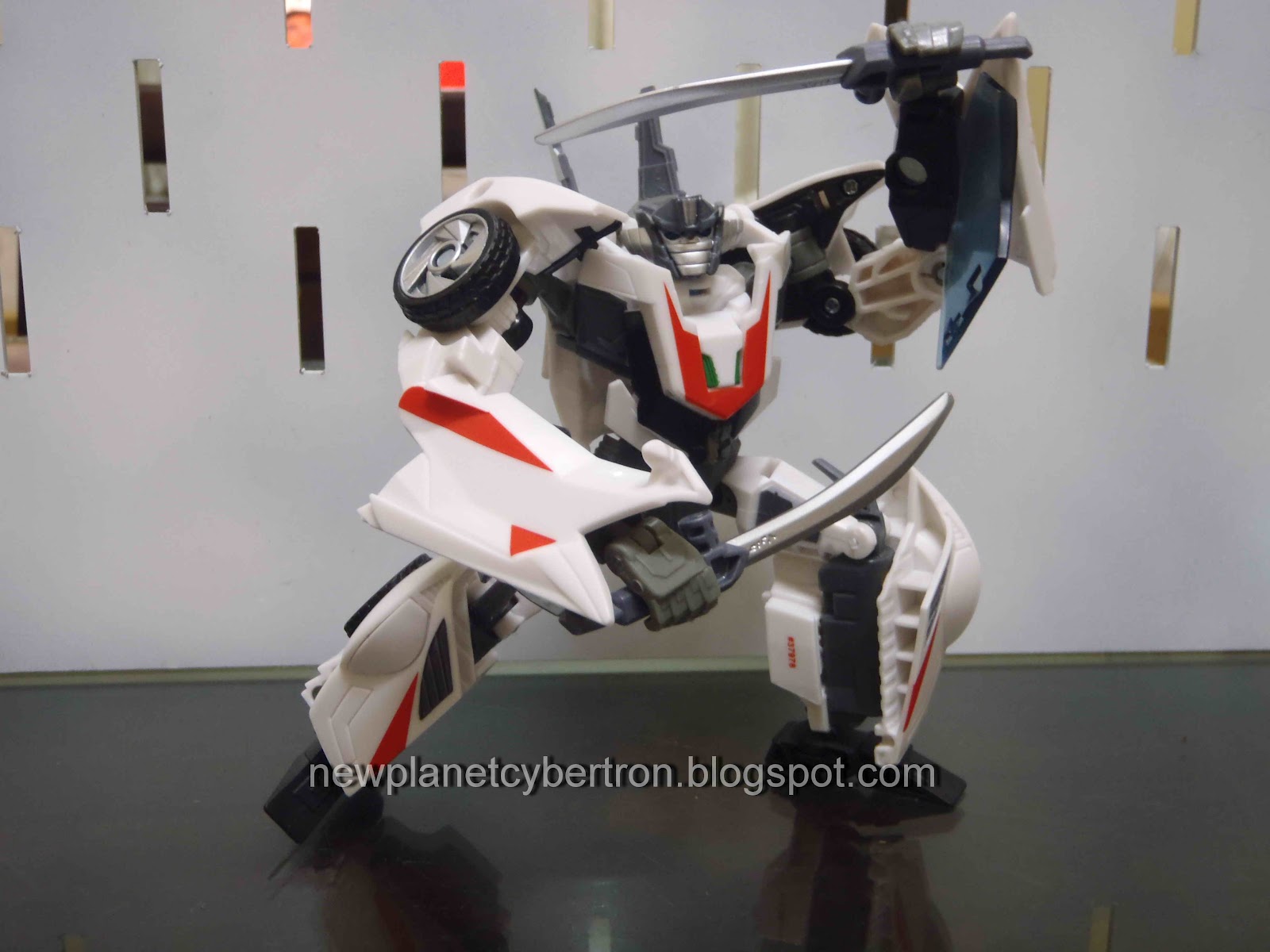 New Planet Cybertron: Transformers Review: Wheeljack (Prime RiD Deluxe)