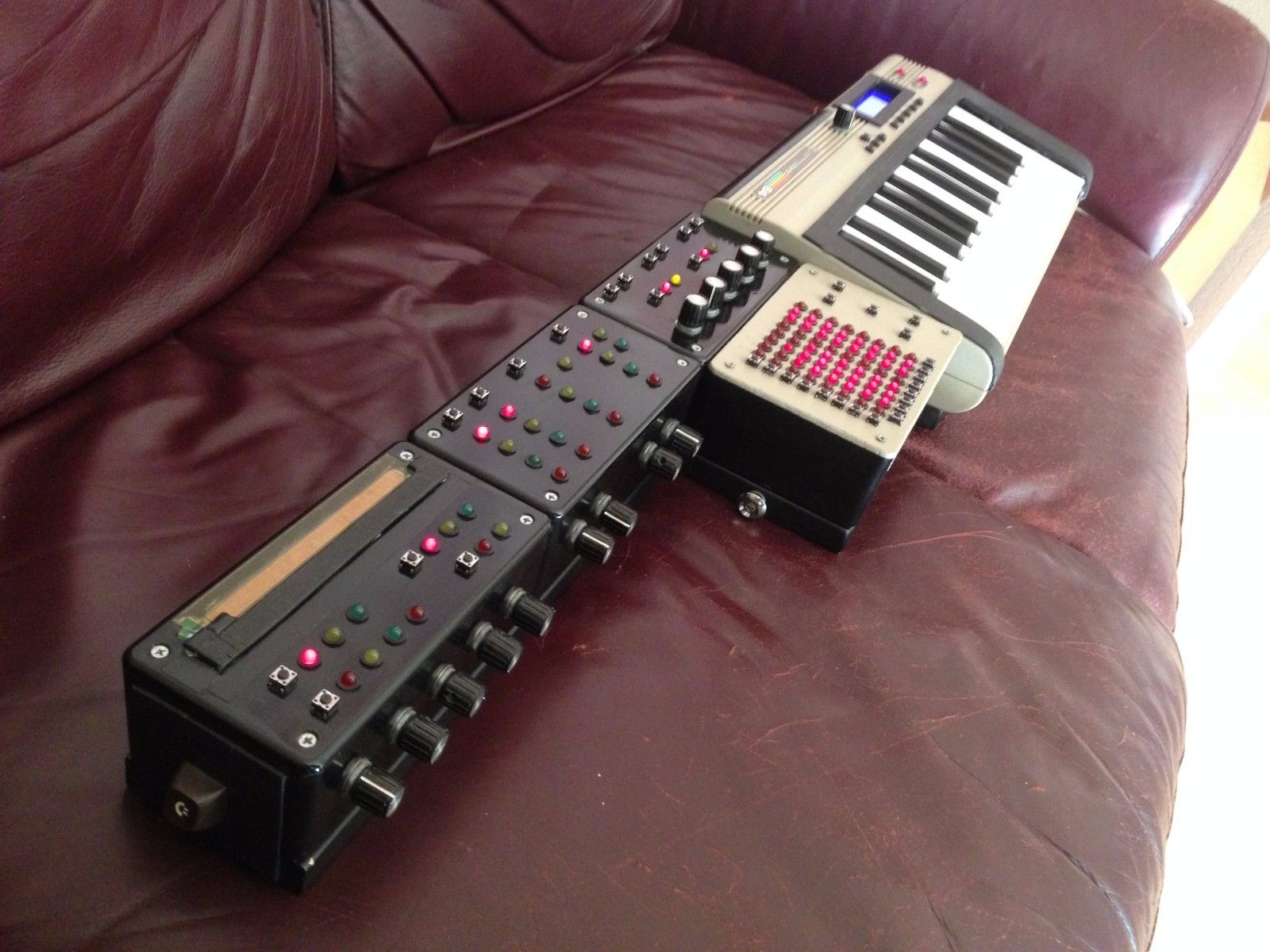 MATRIXSYNTH: MIDIBOX SID KEYTAR CUSTOM DIY GIANA 64 C64 COMMODORE ...