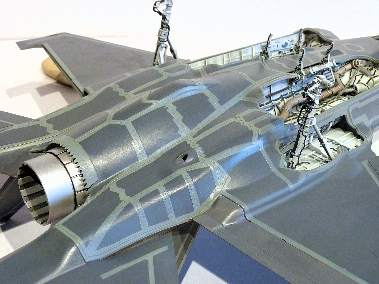 The Modelling News Build Guide Italeri s 1 32 F 35 Part III Queen Of the-modelling-news-build-guide-italeri-s-1-32-f-35-part-iii-queen-of