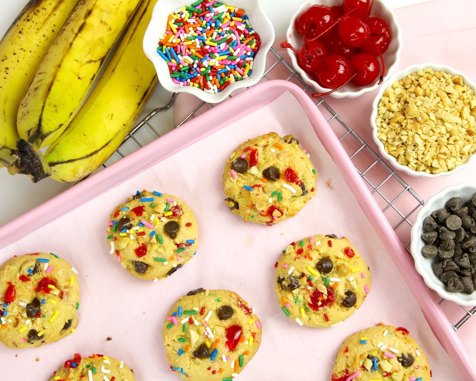 {VIDEO} Easy Banana Split Cake Mix Cookies - The Lindsay Ann