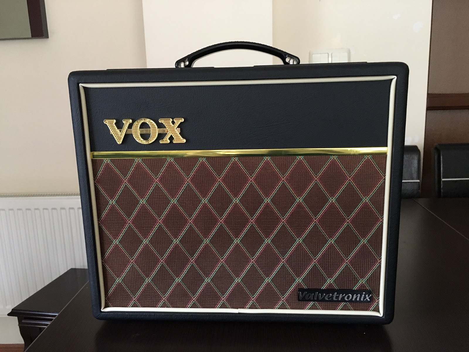 Alı-YoRuM: Vox VT20+ Elektro Gitar Amfisi - ALL IN 1