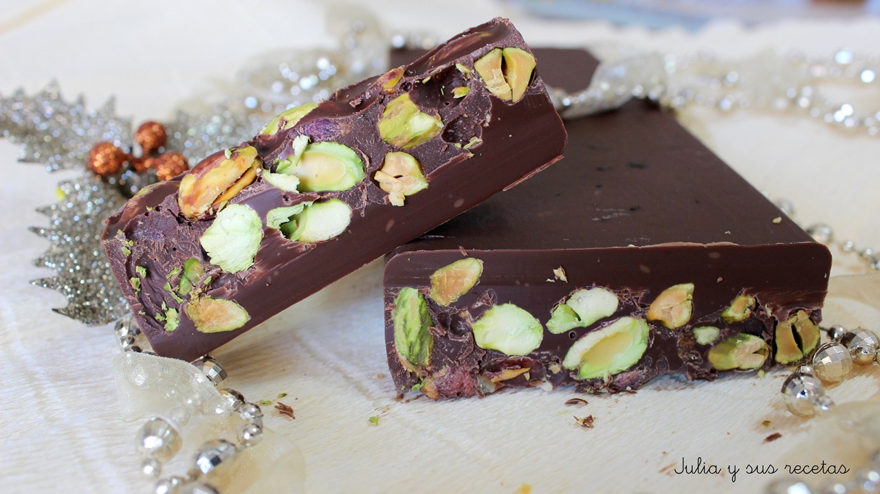 JULIA Y SUS RECETAS: Turrón de chocolate con pistachos y fruta escarchada