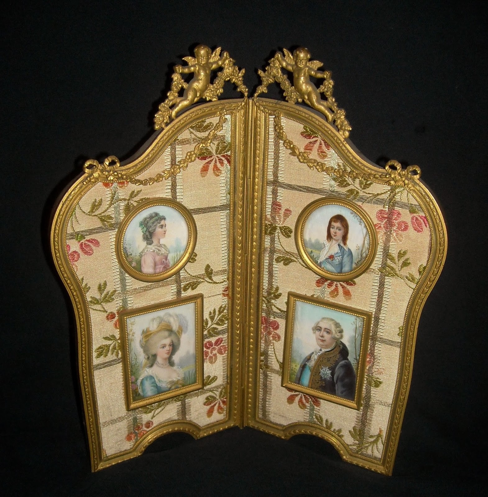 Inviting History: A set of miniatures of the royal family