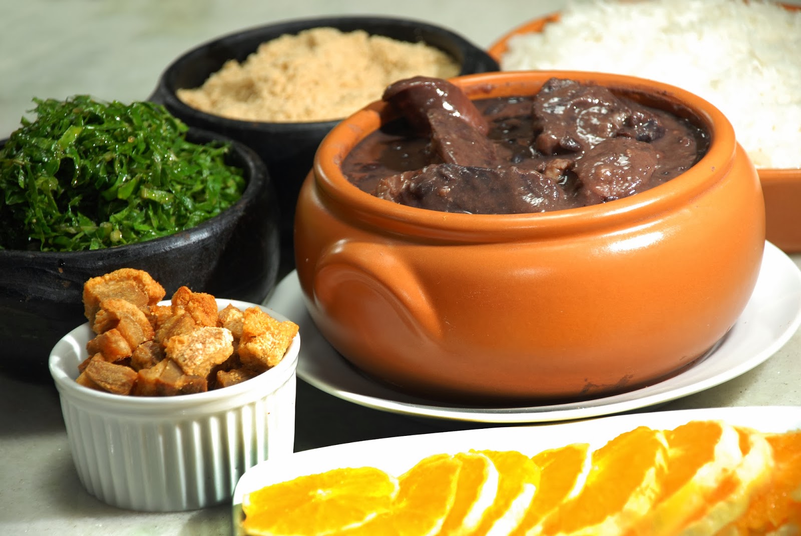 Granel Armazém e Botequim: Feijoada com Samba, imperdível!