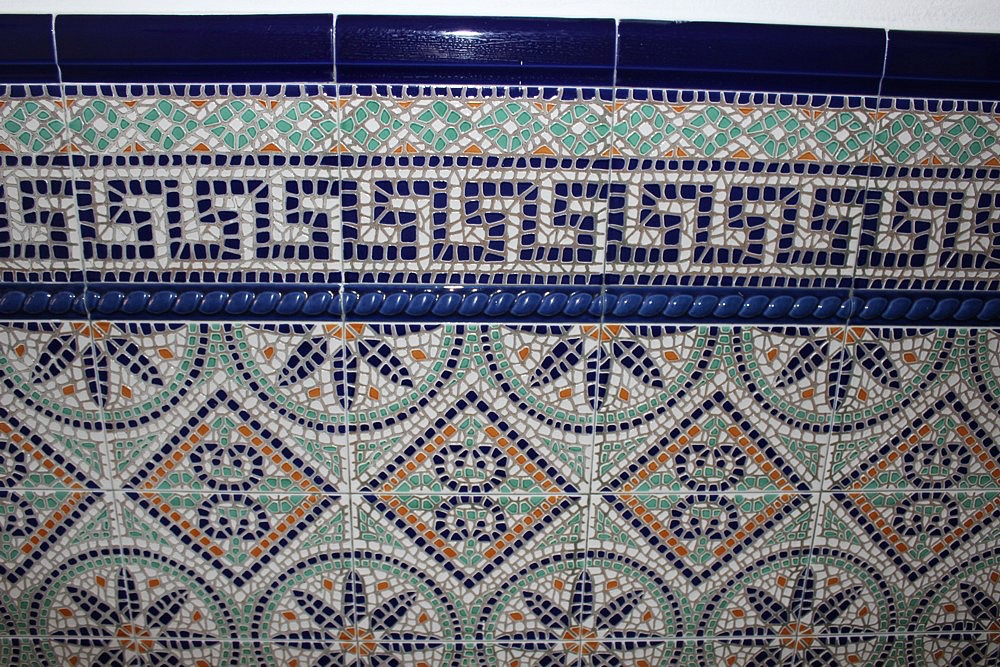 Sharon in Spain: Andalucian Tiles....
