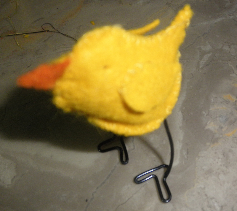 Star Taller Creativo: Fieltro: 2 pollitos y unos pasadores.