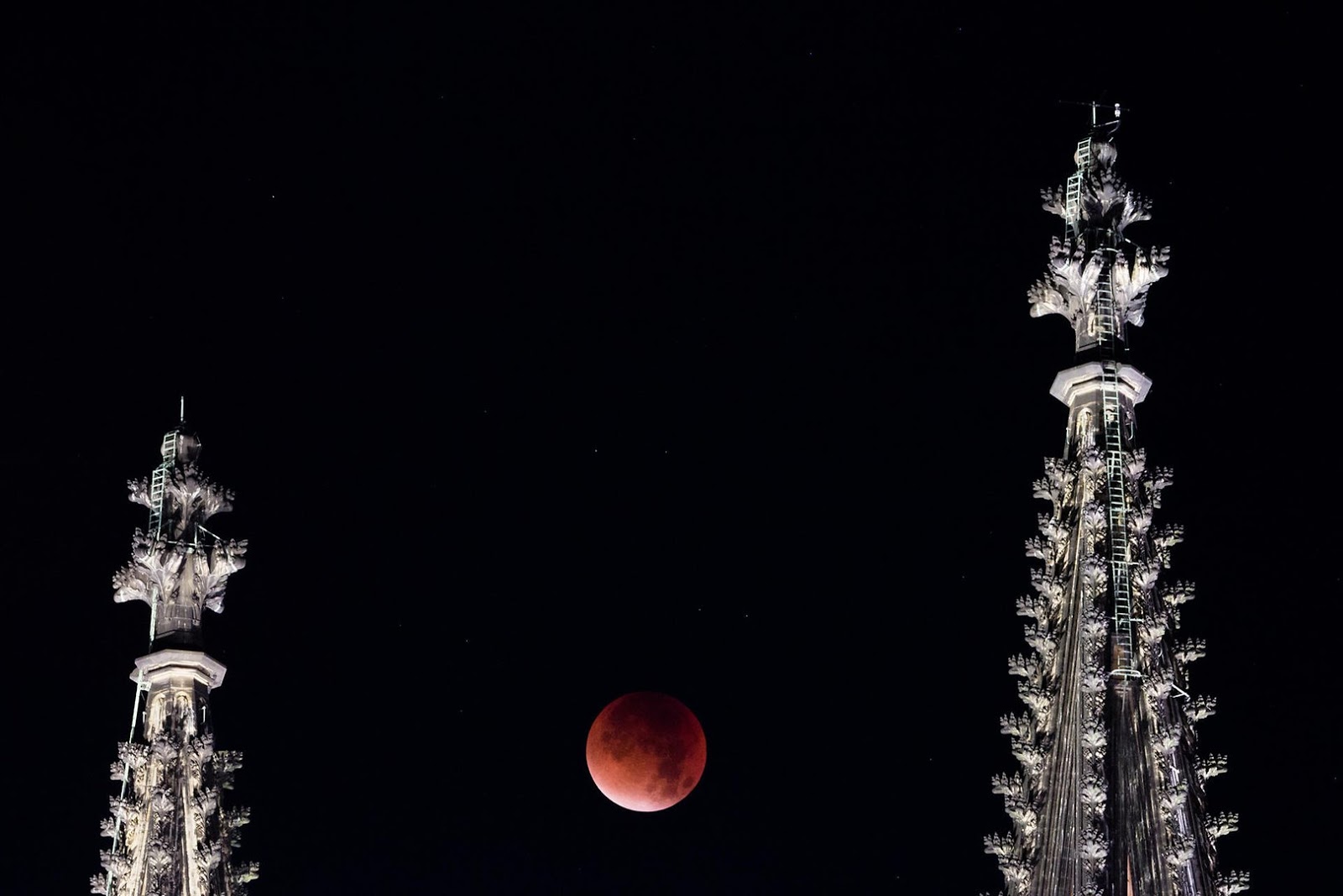 spagosmail: Krvavi mjesec, najveće pomračenje Mjeseca u ovom stoljeću