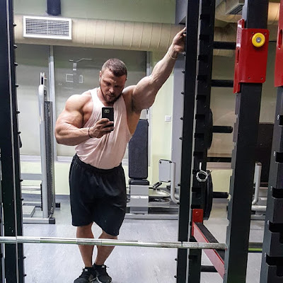 the beauty of male muscle: George