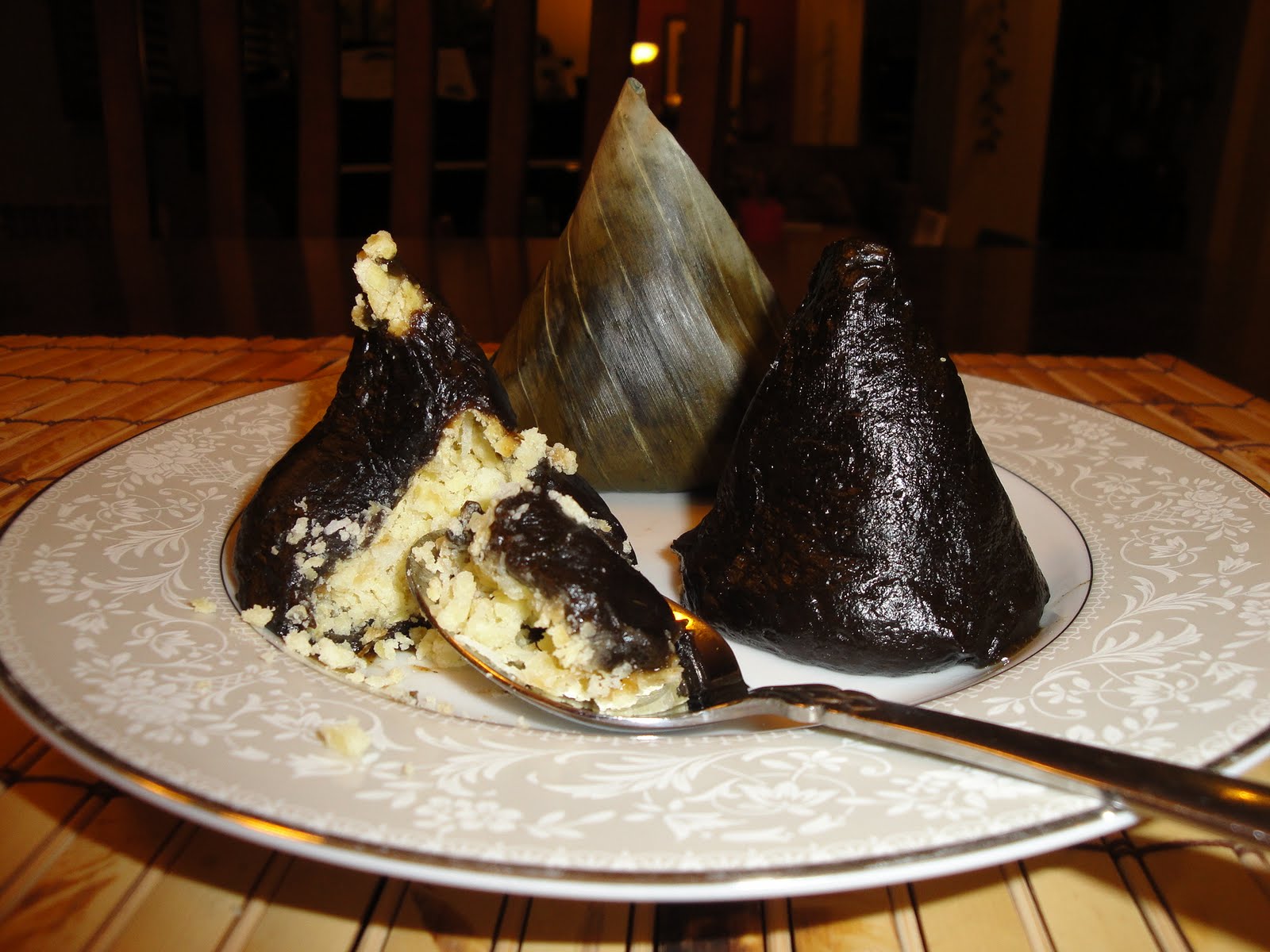 The Spices Of Life . . .: Cây Lá Gai (Gai Plant for Gai Leaf Little Cake)