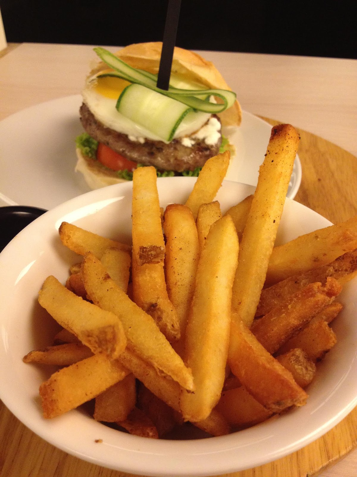 RiverlandQueenie: HandBurgers @ The Handburger Somerset 313