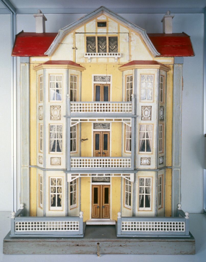 Susan's Mini Homes: Gottschalk at the Strong Museum - Antique Dollhouse