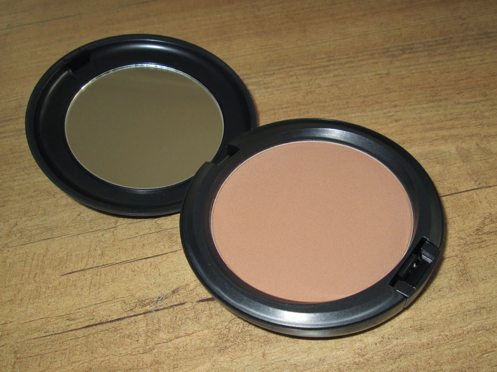 [Review] MAC Bronzing Powder in Matte Bronze