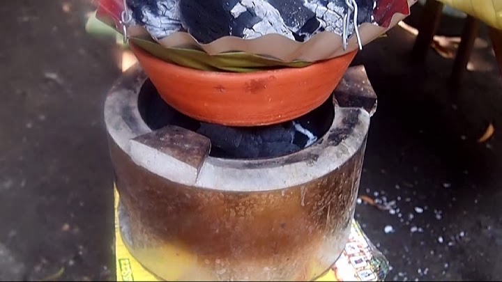 Tagalog Kitchen: Pag Gawa ng Bibingka Galapong na Niluto sa Uling
