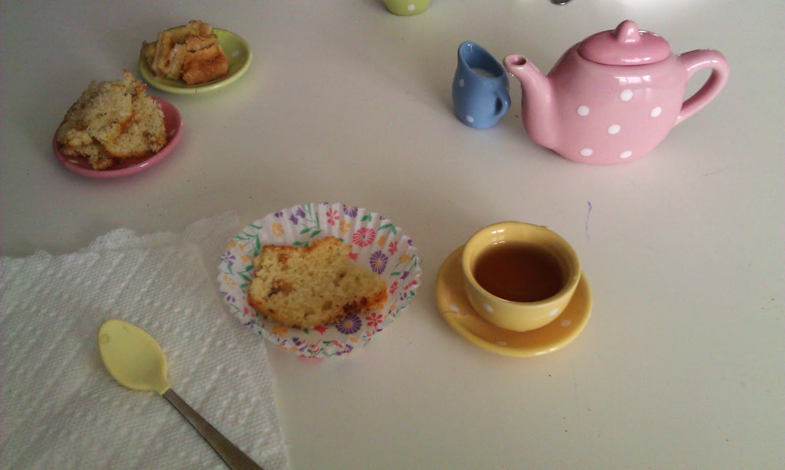 the joys of mommyhood: mid-morning tea