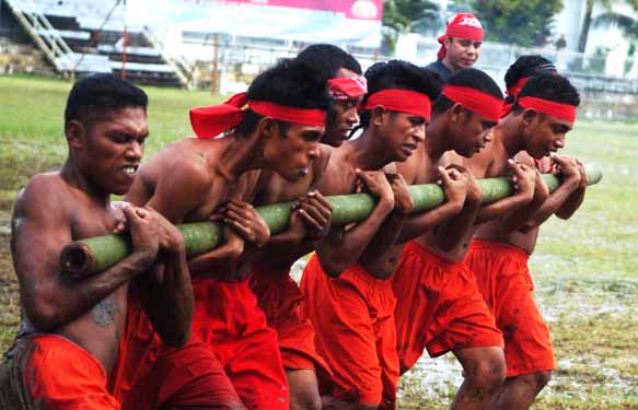 Indonesia in Focus: watching "bamboo crazy" in the Moluccas.