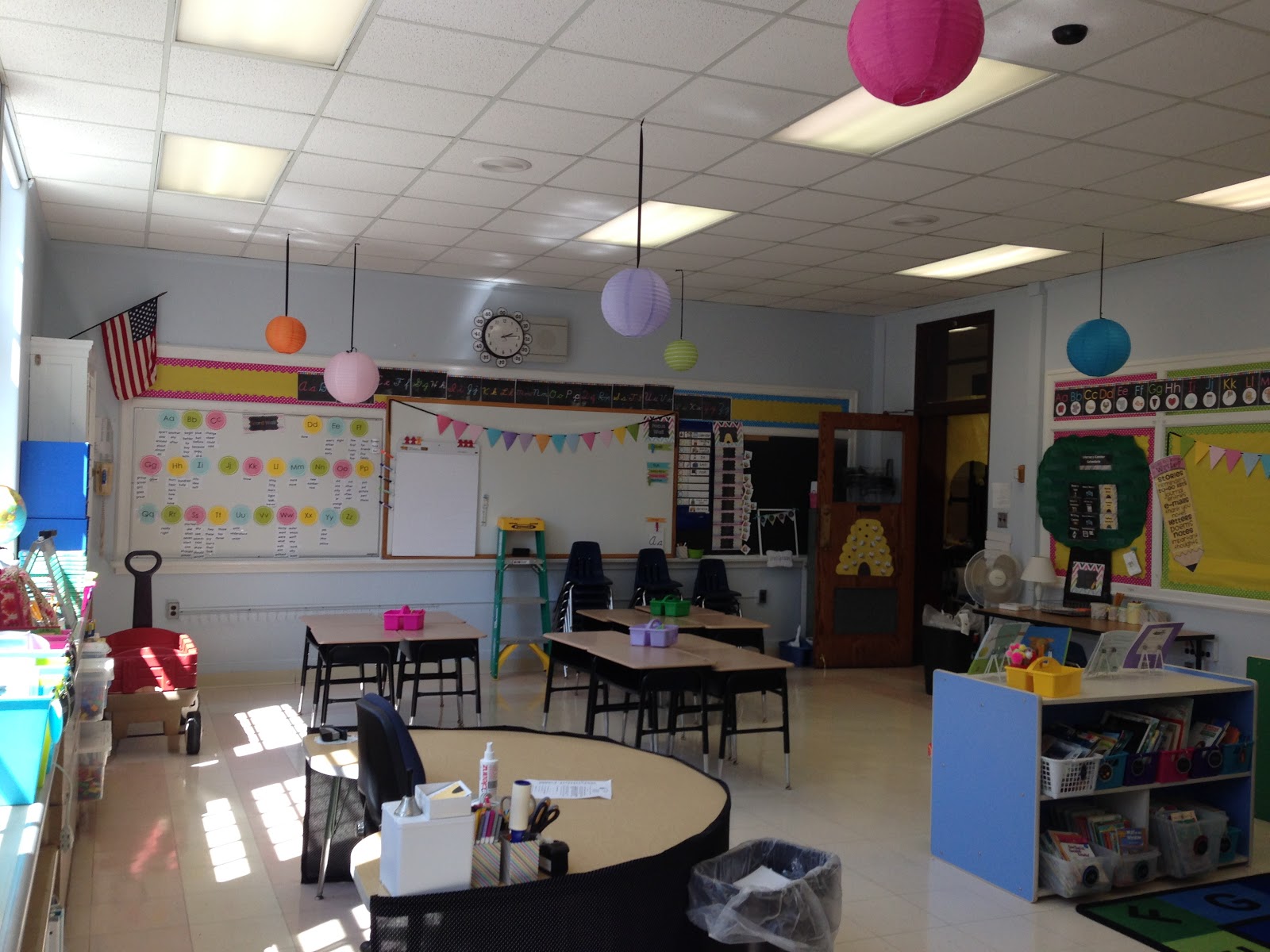 Buzzing Through Grade 2: Classroom Tour 2014-2015!