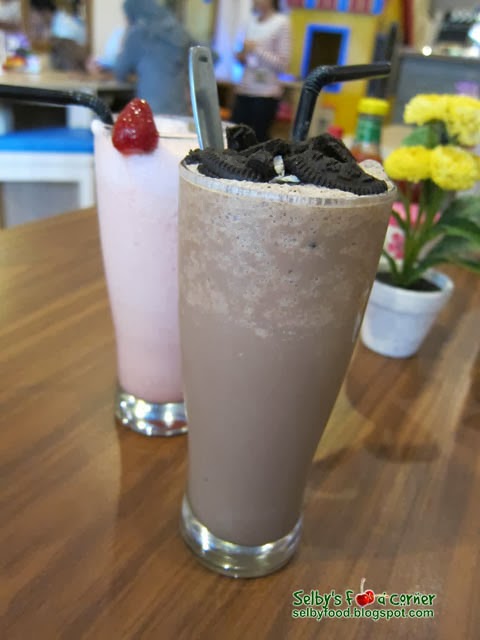 Selby's Food Corner: Macaroni House, Pesanggrahan