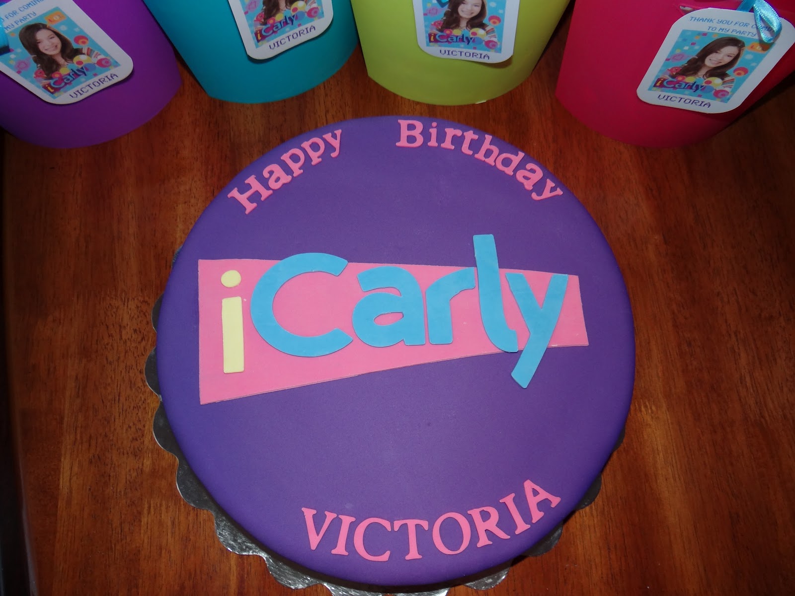 Heaven-licious-cakes: iCarly cake!