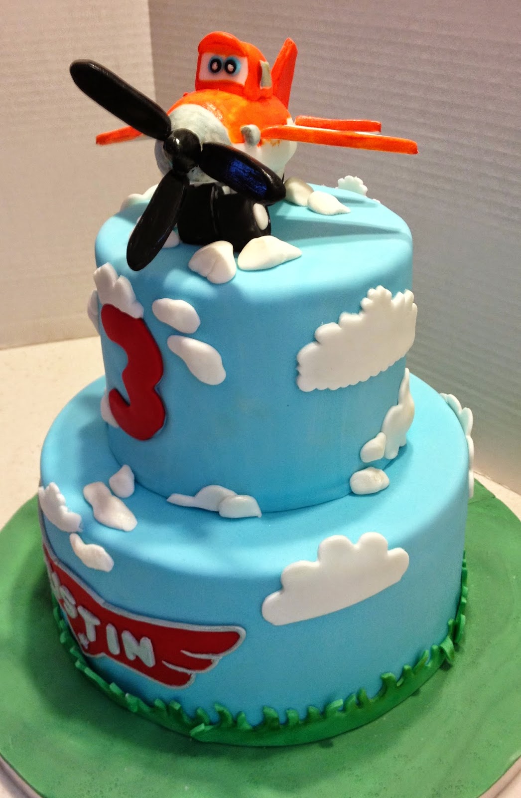 MaryMel Cakes: "Dusty" the plane