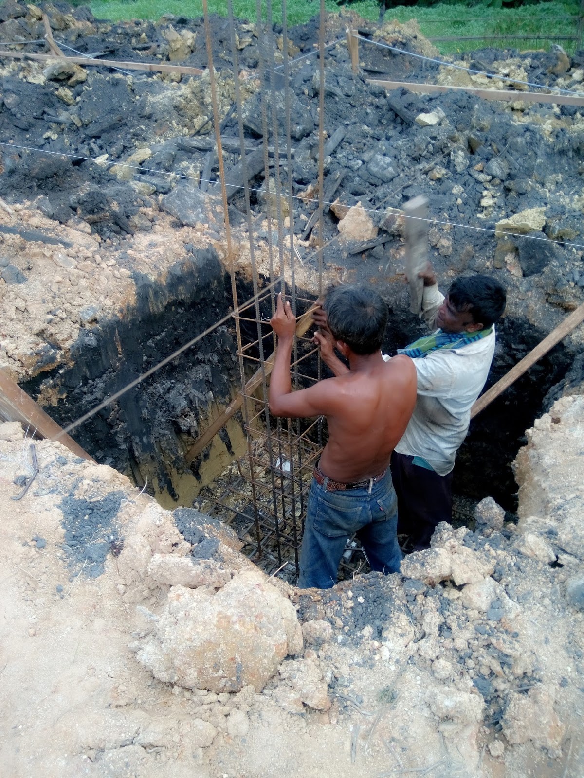 BINA BANGLO IDAMAN: 9. PROSES PAD FOOTING DAN TIANG STUMP