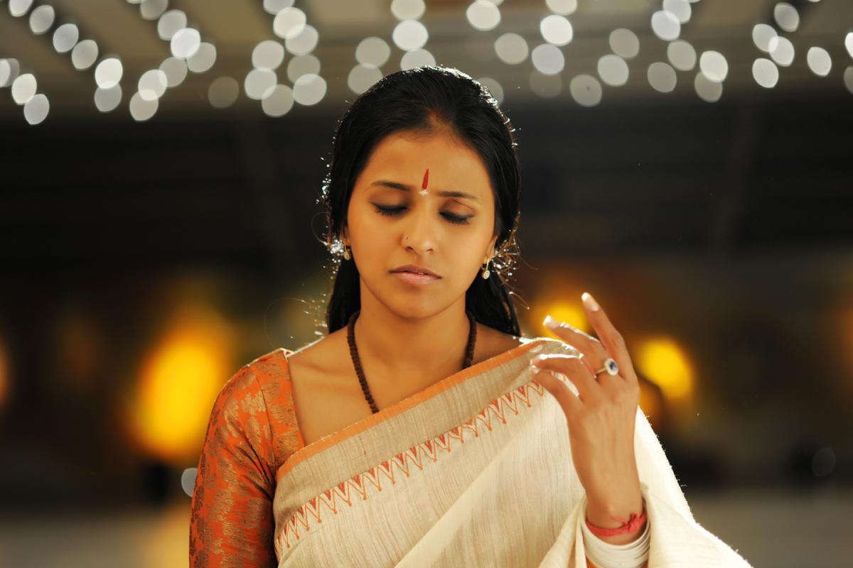 Singer Smitha Images - Wallwoods