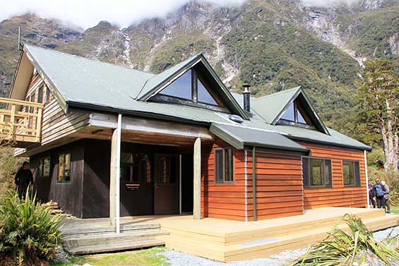 Tramping in the New Zealand backcountry: NZ Bush Adventures: A dip into ...