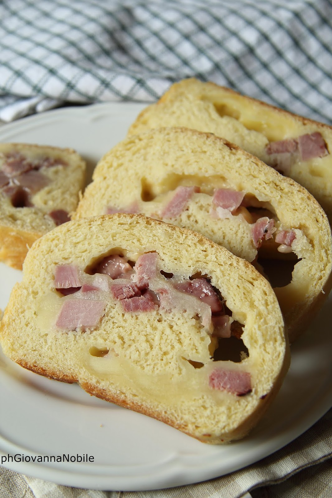 Pane di Kamut farcito con Prosciutto Cotto Rustichello Lenti e formaggi ...