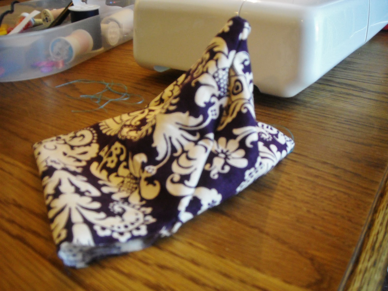 A Sewing Bloggery: *Updated* Pod Pillow Tutorial!