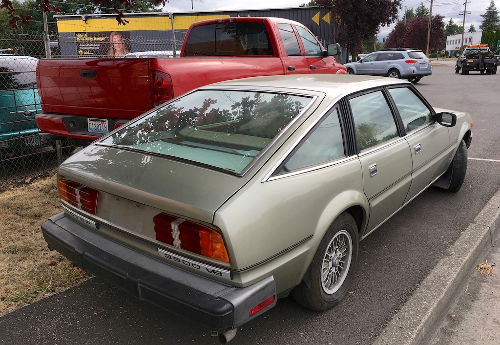 OLD PARKED CARS.: 1980 Rover SD1 3500.