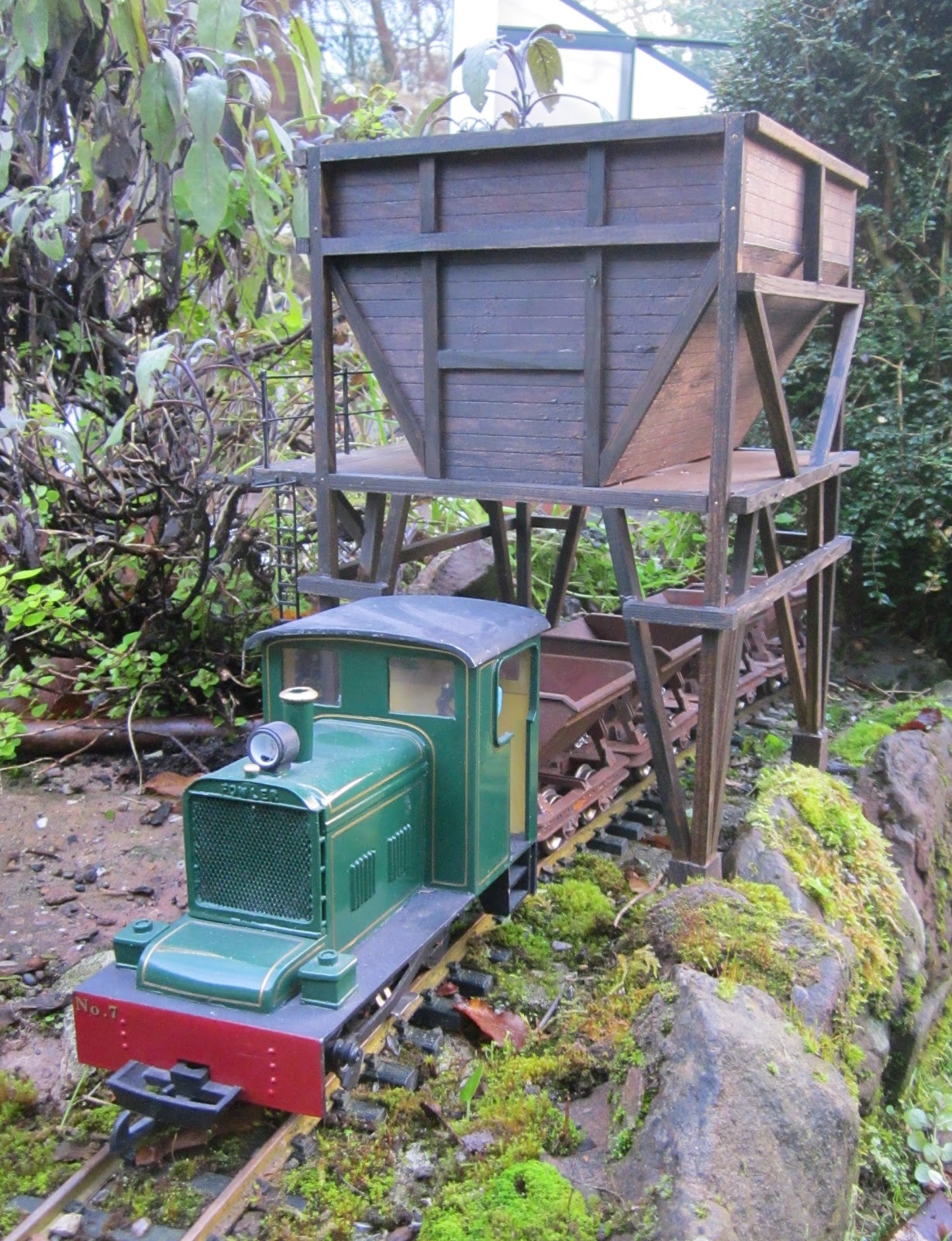 Wooden loading hopper | G Scale Central