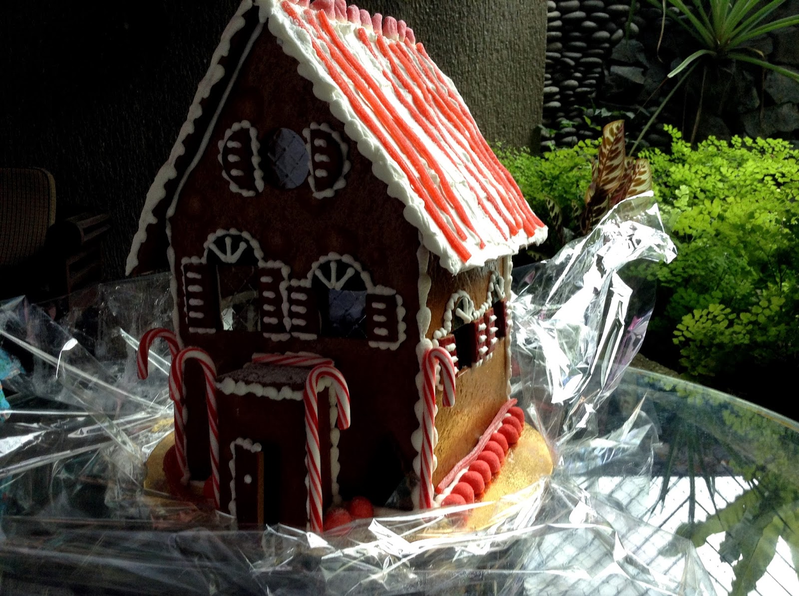DUDE FOR FOOD: A Gingerbread Home for the Holidays
