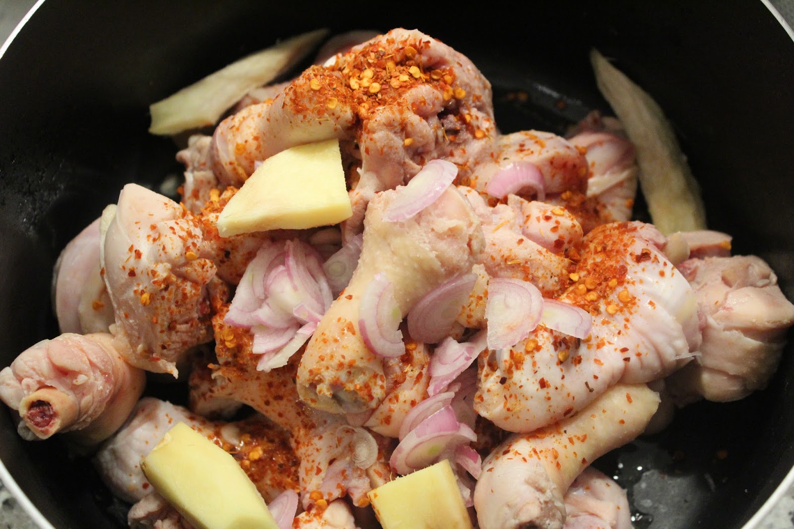 Blog of Salt: Ga Kho Gung - Chicken Braised in Ginger and Caramel Sauce