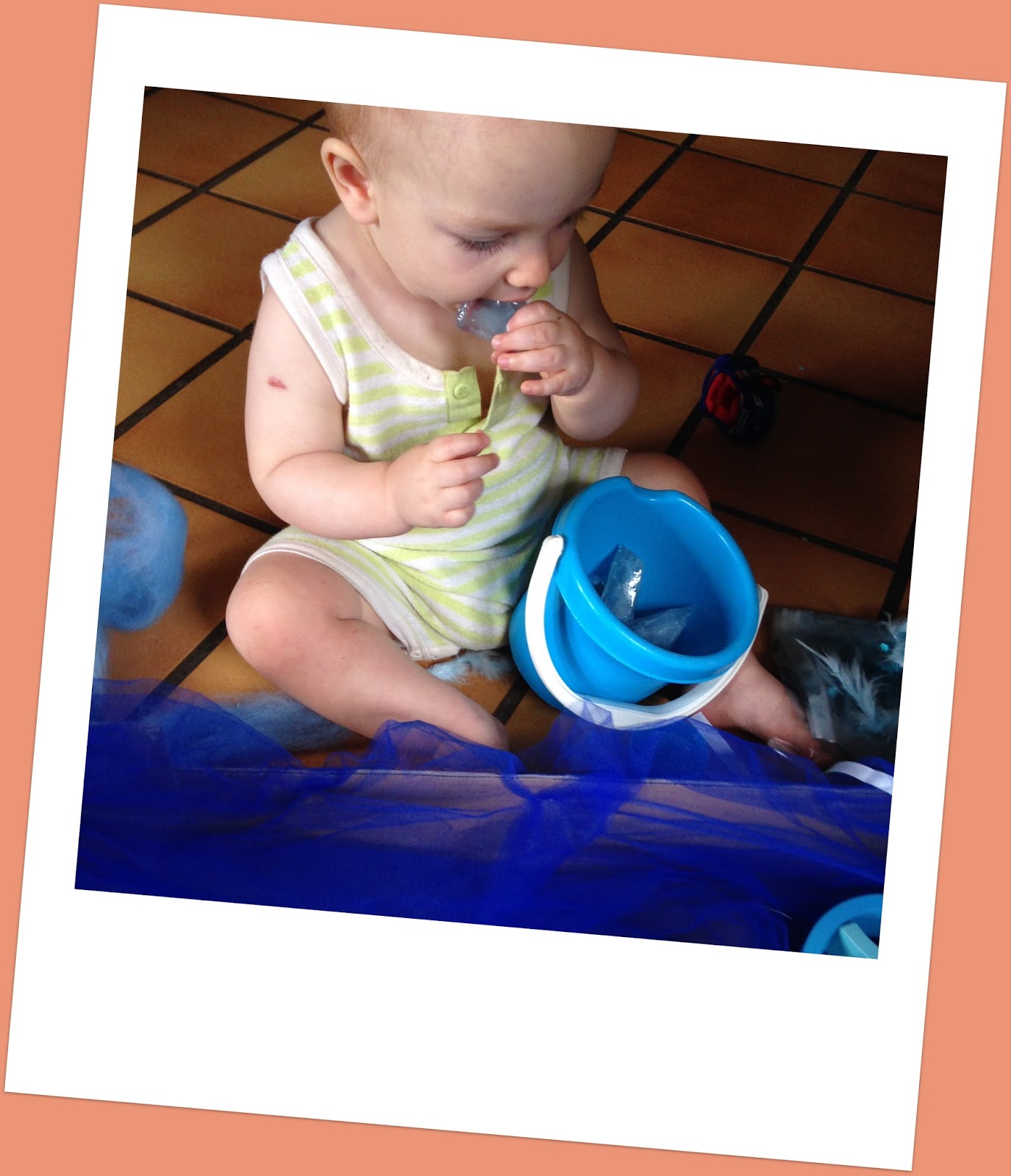 Mon joli petit bureau: Bac sensoriel BLEU ("l'Art est un jeu d'enfant ...