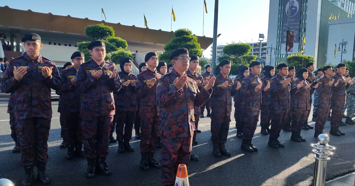 Kadet Bomba dan Penyelamat Brunei: Istiadat Perbarisan Kehormatan ...