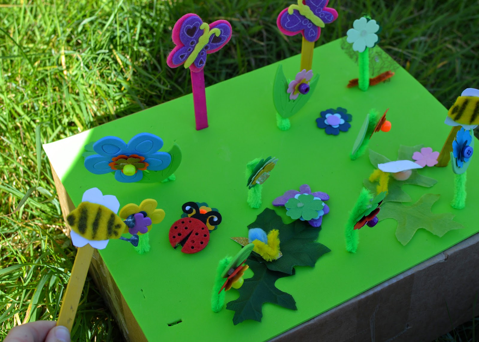 Craft: Make a Mini Beast, Flower and Bug, Garden Play Scene - Diary of ...