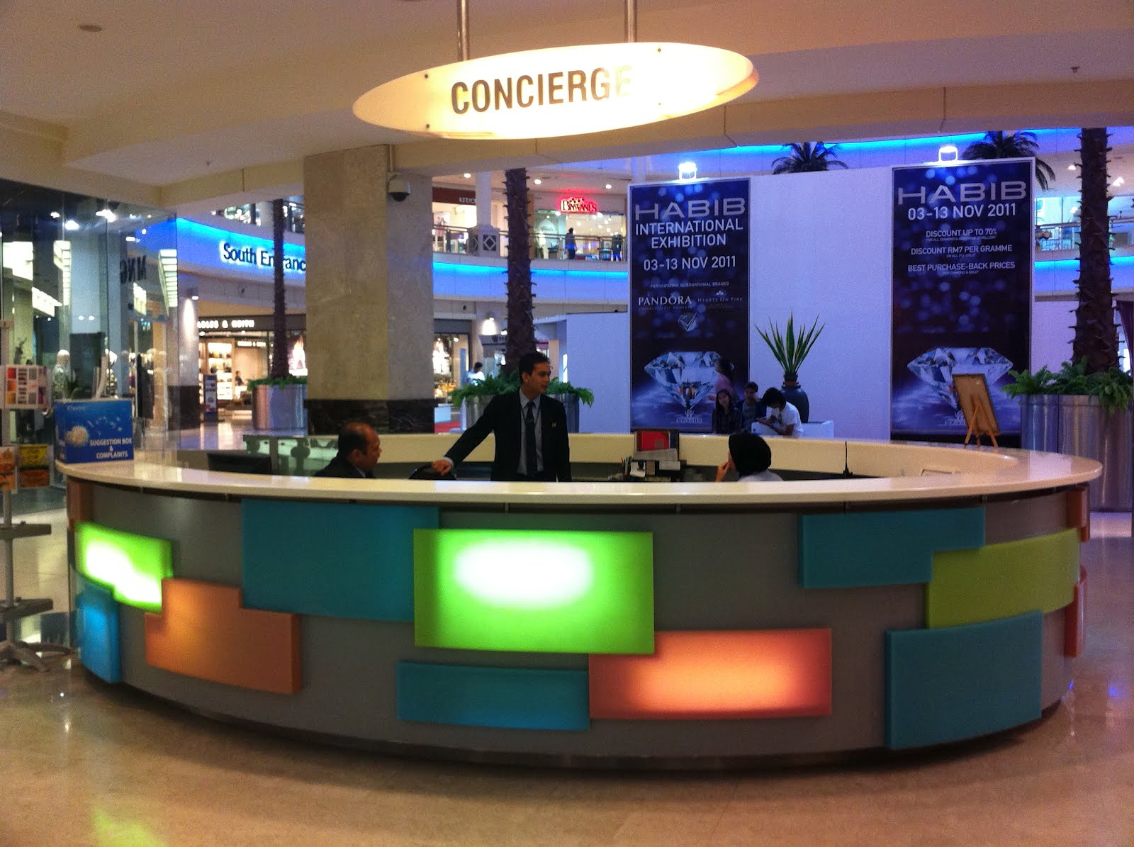 ENVIRONMENTAL DESIGN: INFORMATION COUNTER AND INFORMATION KIOSK